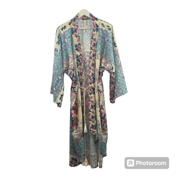 Aratta | Kimonos & Yukatas | Anthropologie Aratta Silent Journey Robe ...
